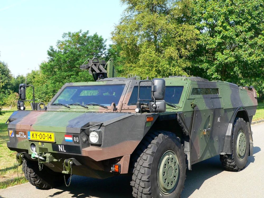 WarWheels.Net - Fennek Recon Vehicle Photos